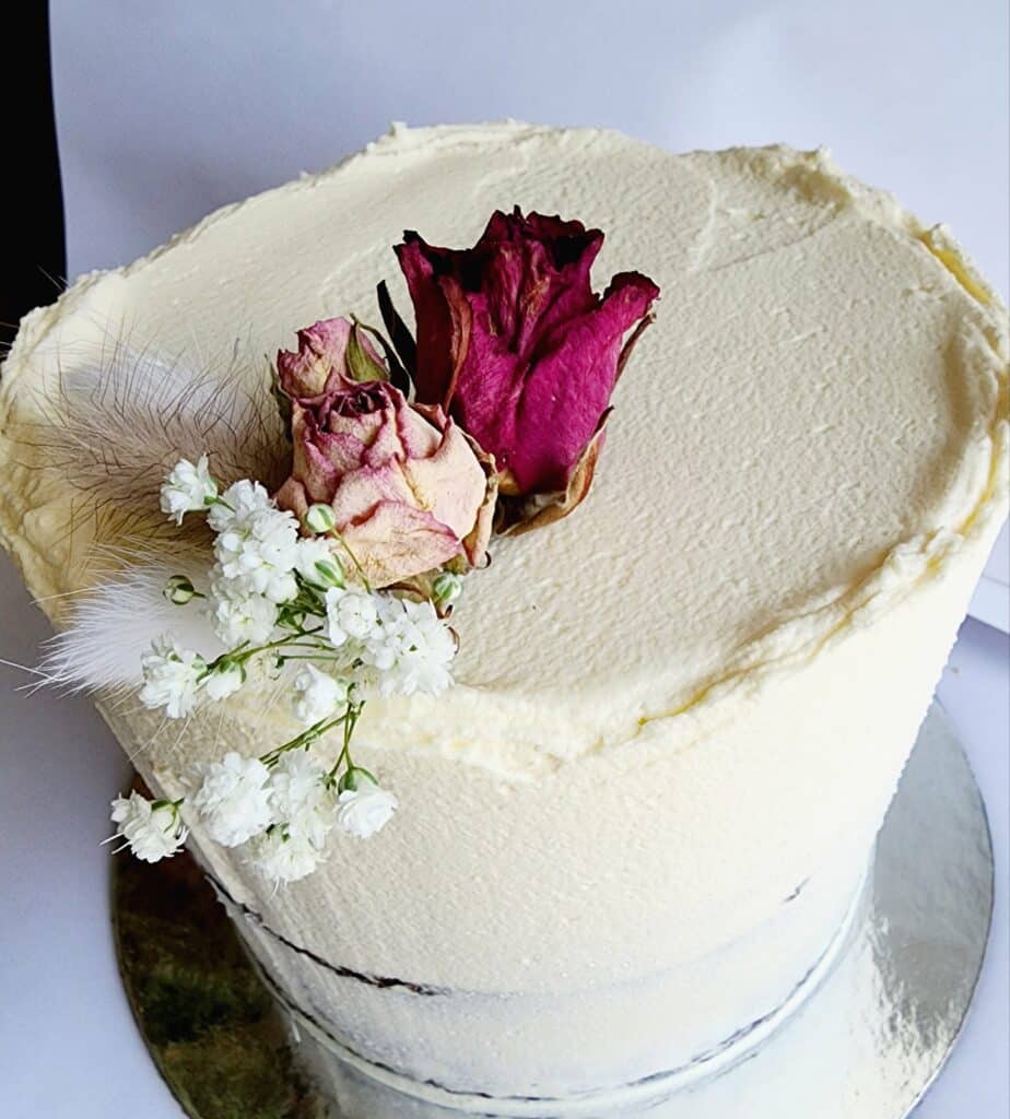 Deluxe Cakes - Mud Cake and Blooms - Kakariki Flowers